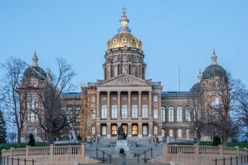 Des Moines Iowa Skyline in USA at Night Editorial Stock Photo - Image ...