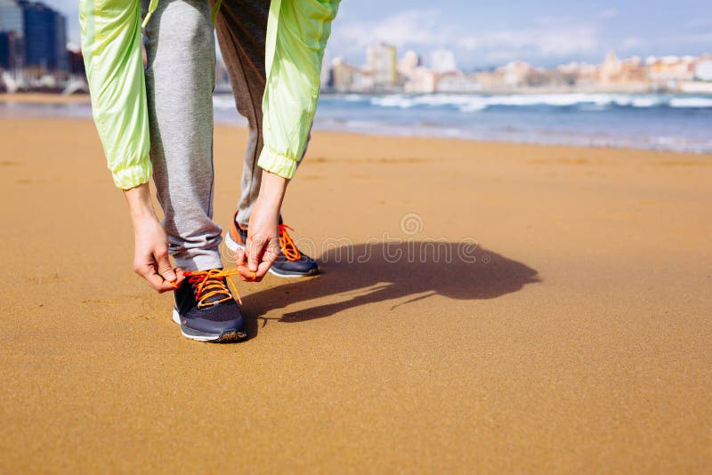 Desafio Running Na Praia Da Cidade Imagem de Stock - Imagem de running ...