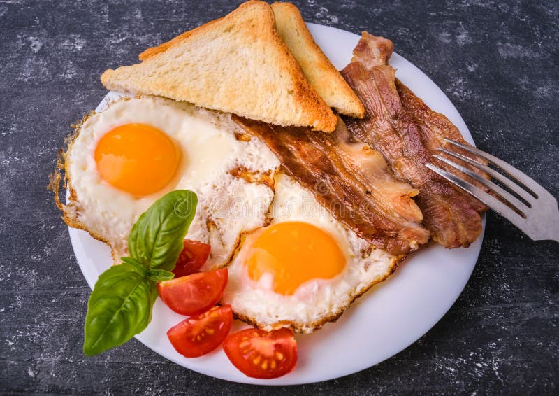 Desayuno Del Tocino, De Huevos Y De La Tostada Foto de archivo - Imagen ...