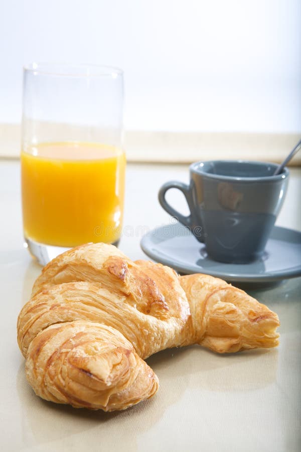 Desayuno francés imagen de archivo. Imagen de lata, tarde - 11830757