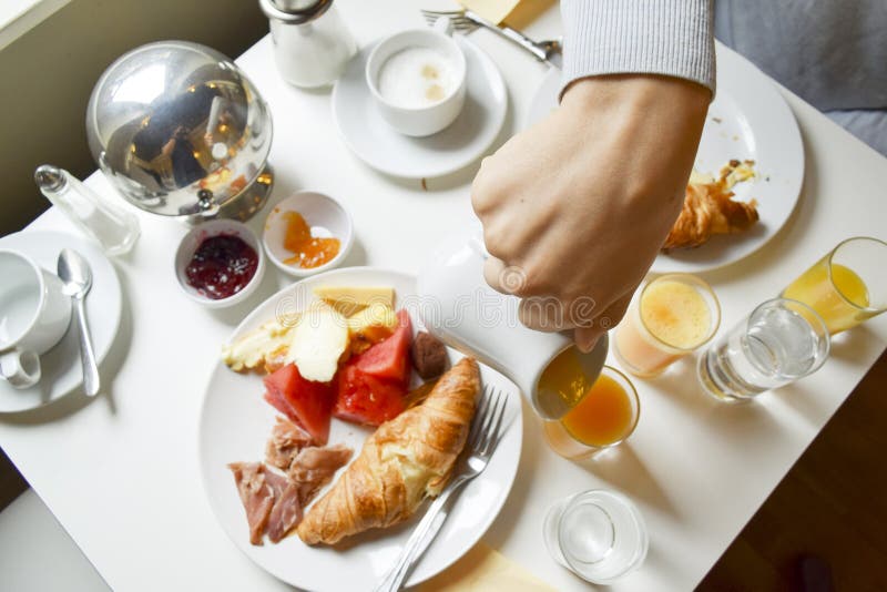 Desayuno francés de lujo foto de archivo. Imagen de comida - 95244446