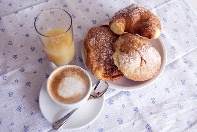 Desayuno italiano foto de archivo. Imagen de macro, fresco - 5072576