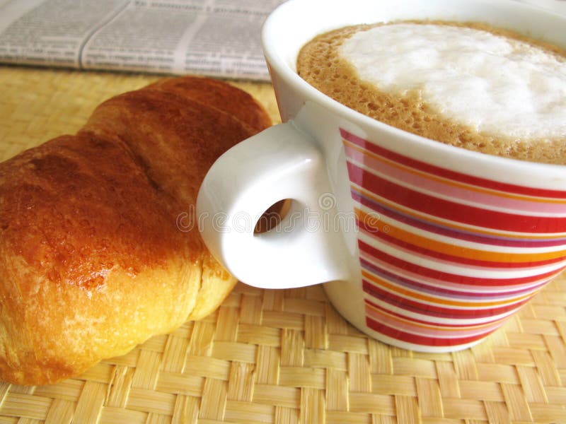 Desayuno italiano imagen de archivo. Imagen de tradicional - 197781527