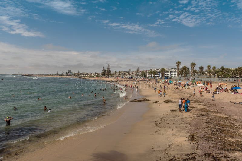 Desconocidos En La Playa De Swakopmund Namibia Imagen editorial ...