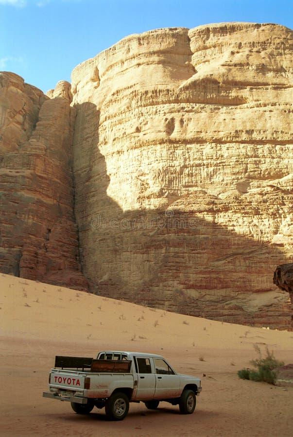 Desert Scene, Wadi Rum, Jordan Editorial Photo - Image of dune, mount ...