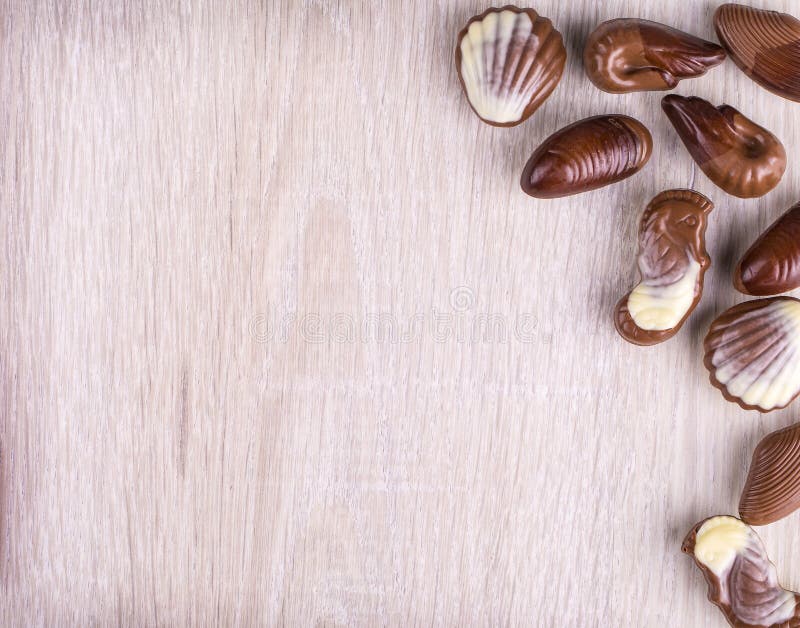 Deserto De Chocolate Doce. Doces De Chocolate Sob a Forma De Frutos Do ...