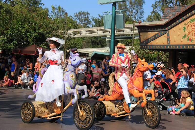 Desfile De Disney En Disneyland Foto de archivo editorial - Imagen de ...