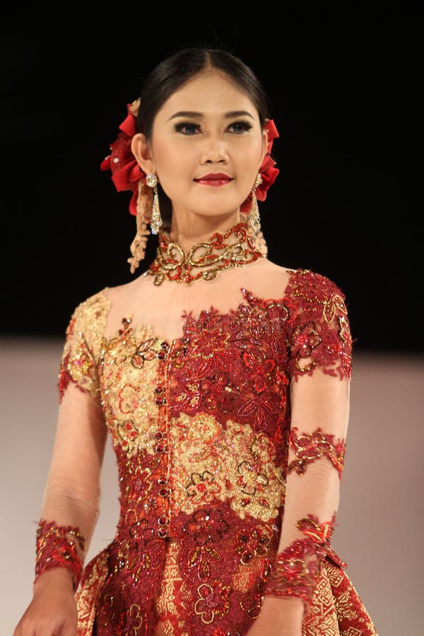 Desfile de moda imagen de archivo editorial. Imagen de tradicional ...