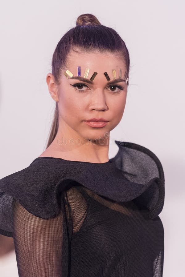 Desfile De Moda De Bucarest Imagen de archivo editorial - Imagen de ...