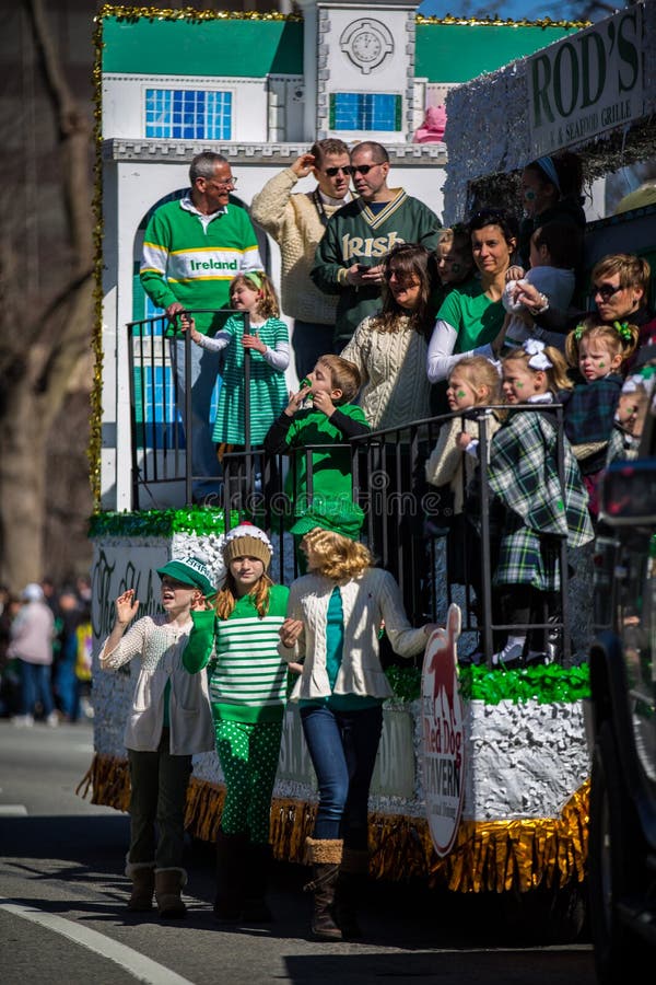 Desfile Del Día De St Patrick Foto editorial - Imagen de gente ...