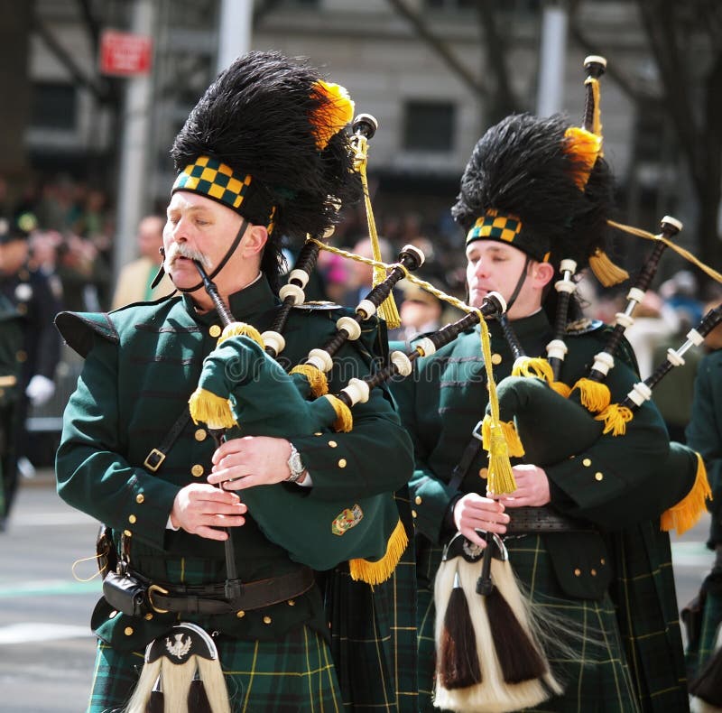 Desfile Del Día Del St. Patrick Imagen editorial - Imagen de faldas ...