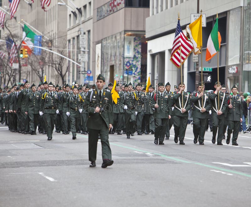 Desfile Del Día Del St Patrick Foto editorial - Imagen de afuera, santo ...