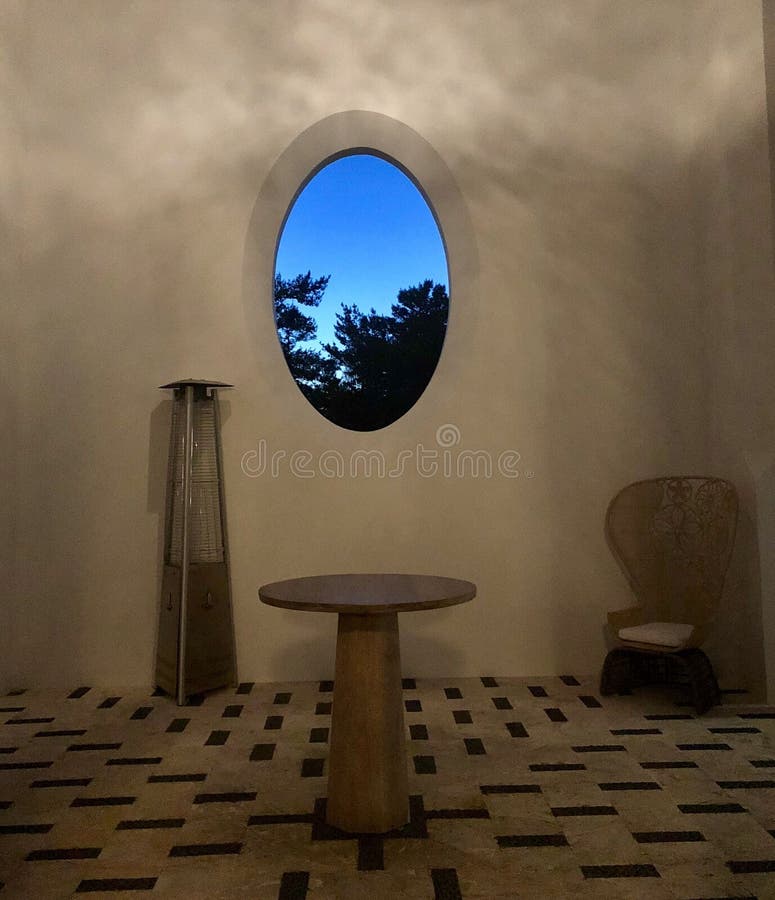 Design Moderno Do Interior E Uma Janela Oval Foto de Stock - Imagem de ...