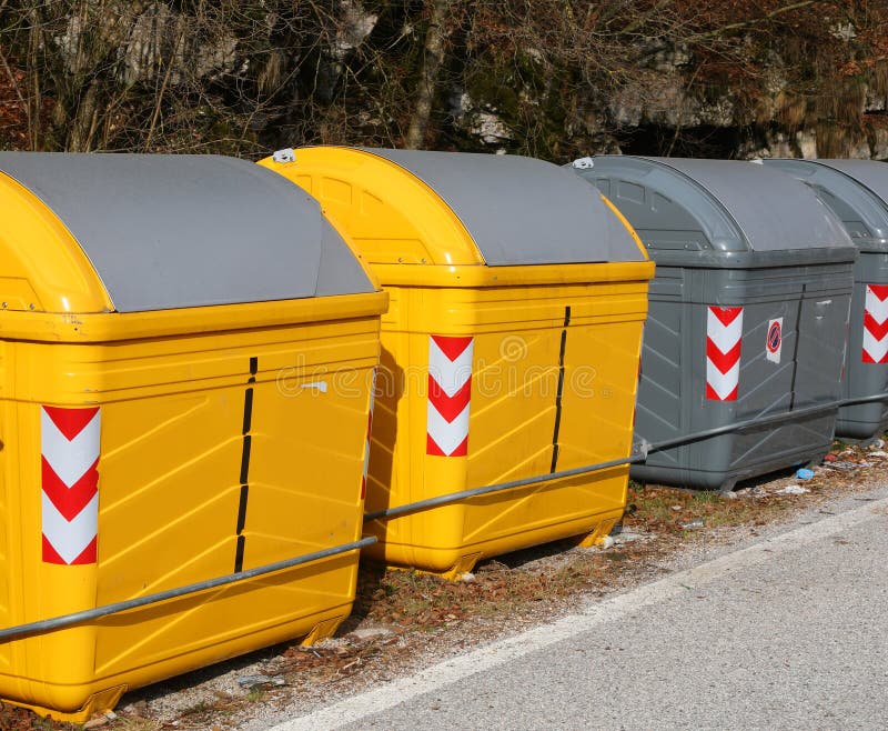 Container De Lixo Stock Photos - Free & Royalty-Free Stock Photos from ...