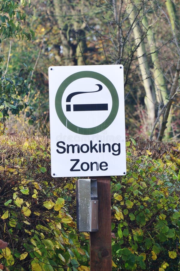 Sign For Designated Smoking Area In An Outdoor Parking Lot Stock Photo ...