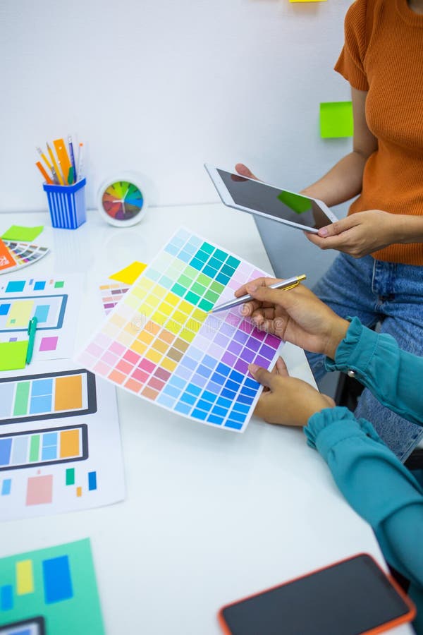 Designers are Testing the Mobile Phone Screen To Suit Their Usage.UX UI ...