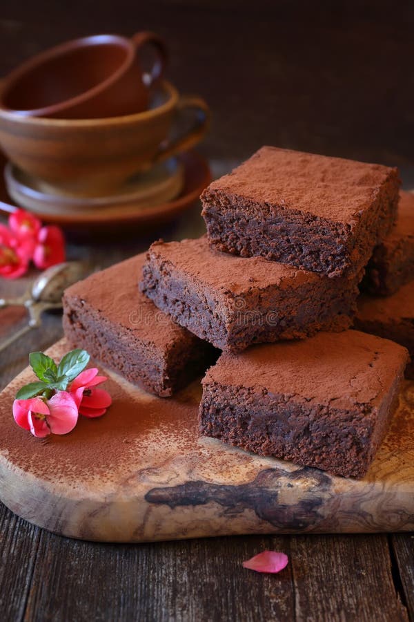 Dessert Anglais Traditionnel : "brownie" De Chocolat Photo stock ...
