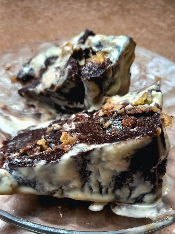 Fresh Pudding Served on a Plate Stock Image - Image of toaster, tree ...