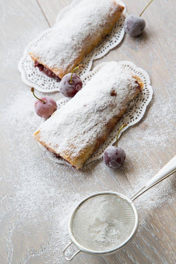 Dessert Rumeno E Moldovan Tradizionale Con Le Visciole - I Immagine ...