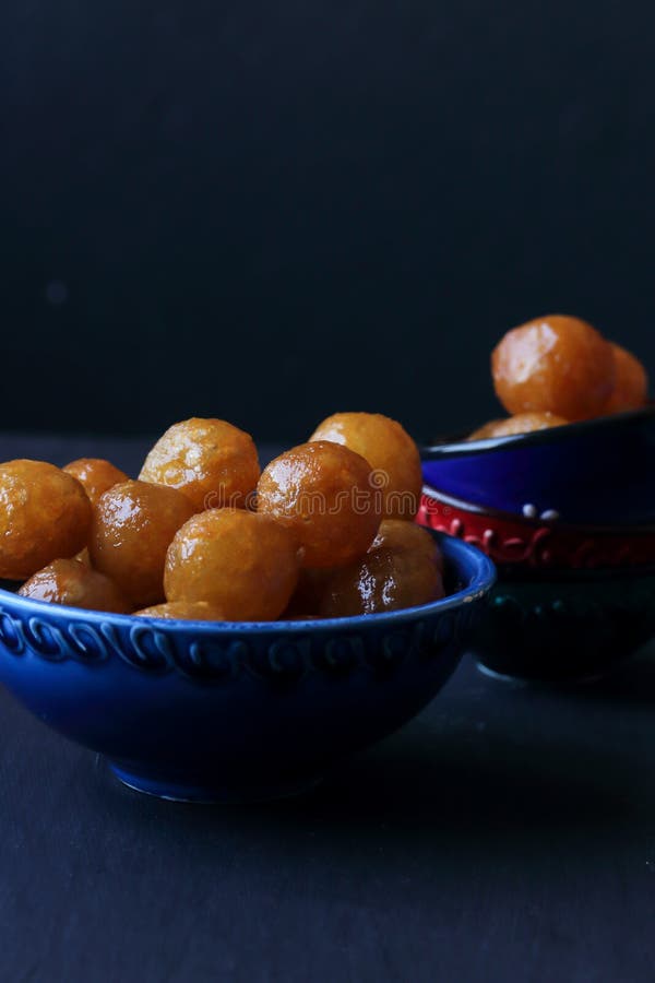 Dessert Traditionnel Turc Lokma Photo stock - Image du plaque, repas ...