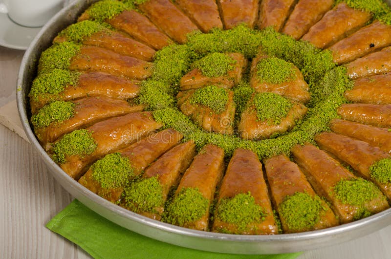 Dessert Turc De Cuisine Turque Baklava Image stock - Image du biscuit ...