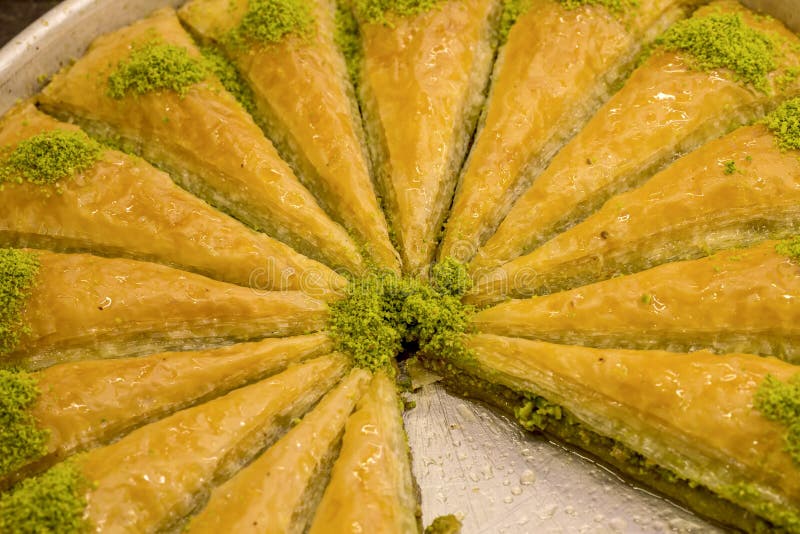 Dessert Turc Traditionnel ; Baklava Image stock - Image du fermer ...