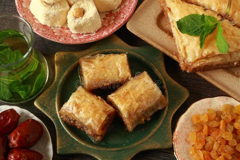 Dessert turc traditionnel photo stock. Image du turc - 69405900