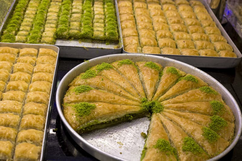 Desserts Turcs Traditionnels ; Baklava Image stock - Image du moyen ...
