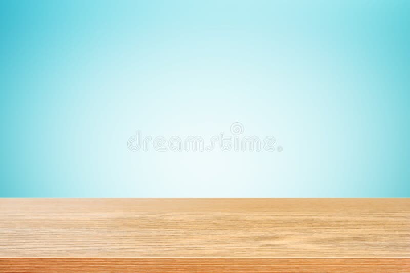 Dessus De Table En Bois Sur Le Fond De Bleu De Gradient Image stock ...
