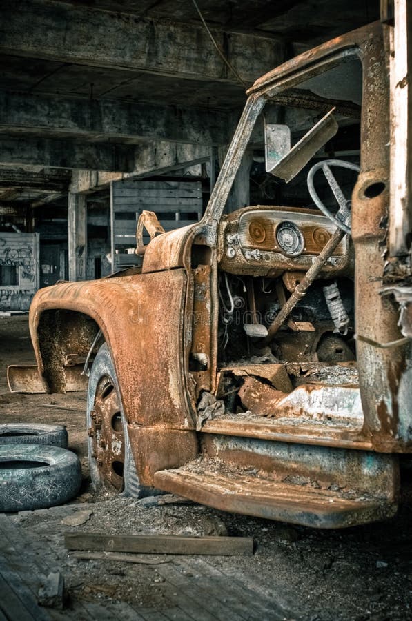 85+ Abandoned rusty truck Free Stock Photos - StockFreeImages