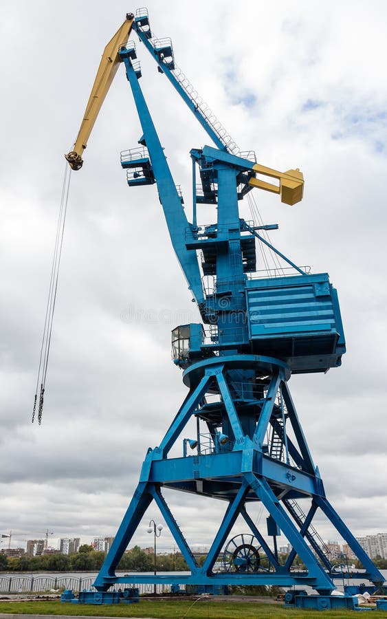 Detached Portal Crane Stock Photos - Free & Royalty-Free Stock Photos ...