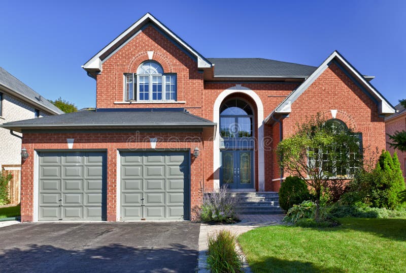 Red Brick Houses With Garages