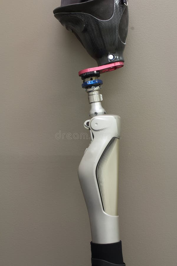 Beinprothese mit Schuh stockfoto. Bild von fahrwerkbeine - 82666442