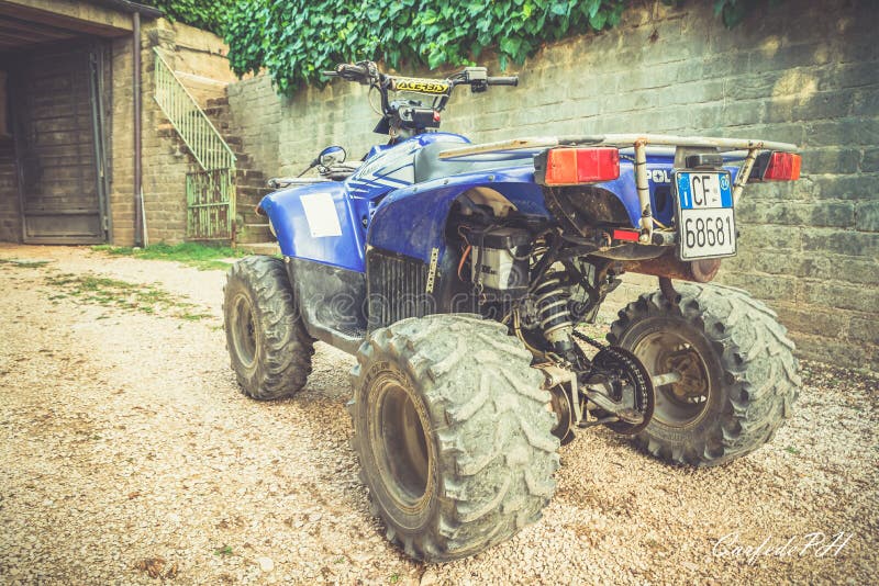 350-speed Quad Parked in the Yard Editorial Photo - Image of motorcycle ...