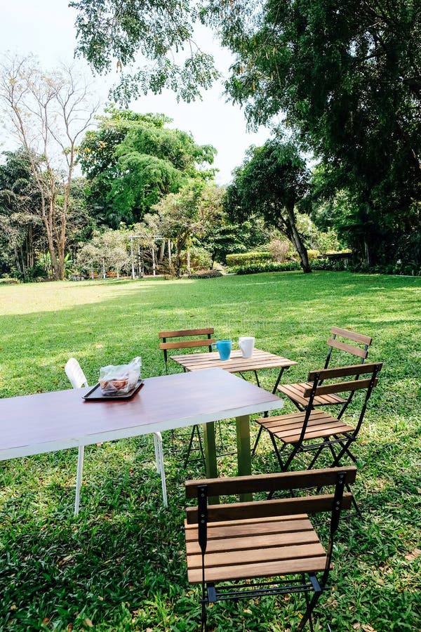 Table Setting for a Garden Lunch Stock Image - Image of landscape ...