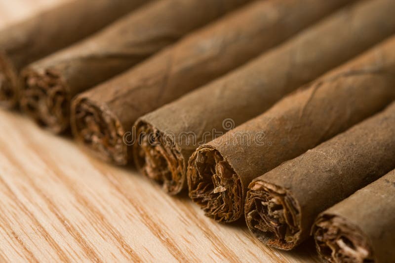 Detail van Cubaanse sigaar stock afbeelding. Image of inzameling - 10614145