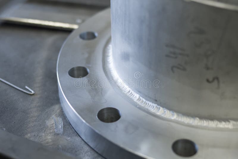 Gelaste Delen Van Rode Metalen Van Landbouwwerktuigen Stock Afbeelding ...