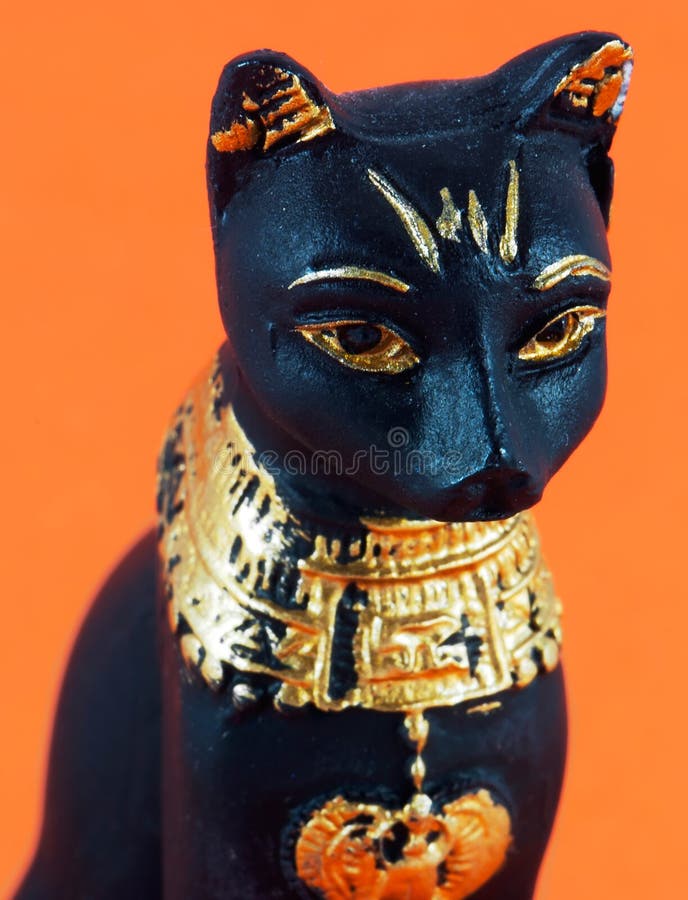 Het Egyptische Beeldje Van KattenBastet Stock Foto - Image of zitting ...