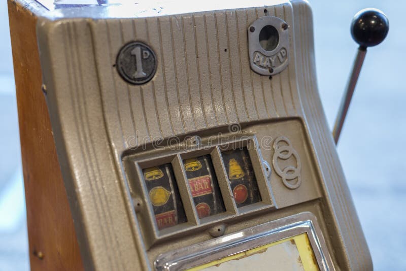 Antique toy slot machine editorial photo. Image of machine - 5134381