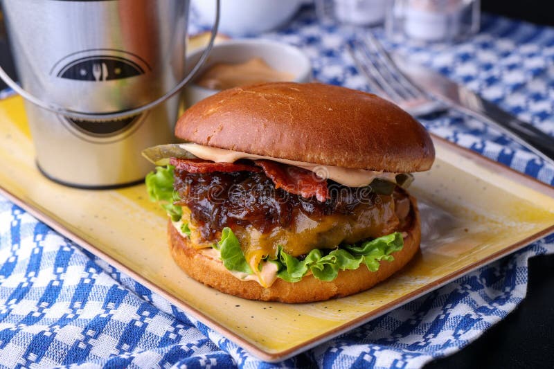 Details of Tasty Fast Food Beef Burger Stock Photo - Image of food ...