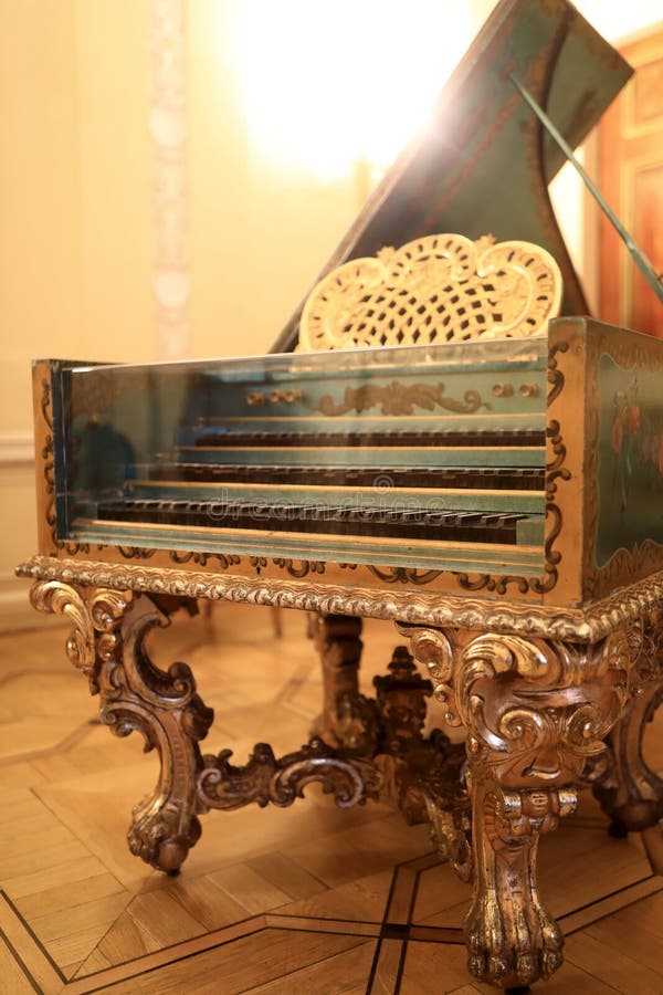 Details Van Oude Houten Piano Stock Foto - Image of cultuur, instrument ...