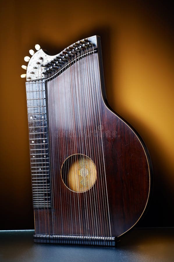 Violino da roda Realejo imagem de stock. Imagem de instrumento - 51976587