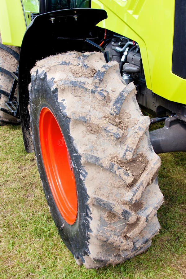 Detalhe Do Trator Agricultural De Roda Vermelha Foto de Stock - Imagem ...