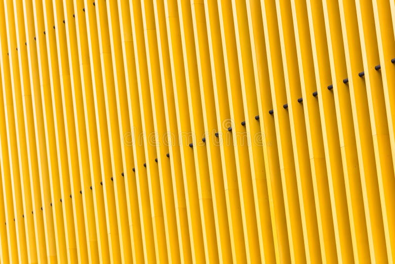 Detalle De La Fachada Del Edificio Del Metal Amarillo Imagen de archivo ...