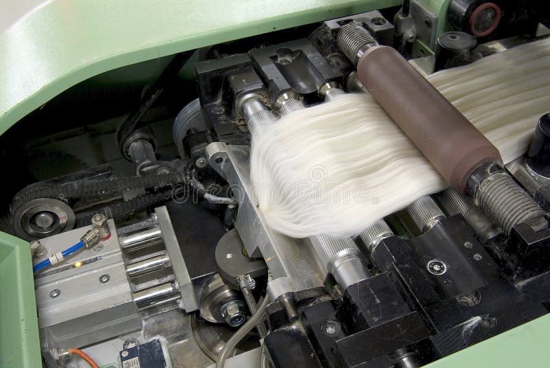 La Hiladora Del CNC Que Forma La Placa De Aluminio Foto de archivo ...