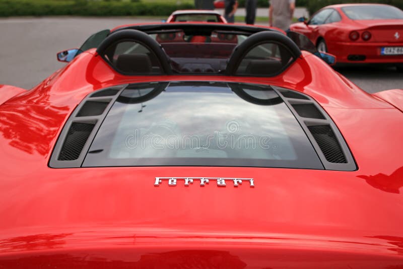 Detalle Del Motor Rojo De Ferrari Foto de archivo editorial - Imagen de ...