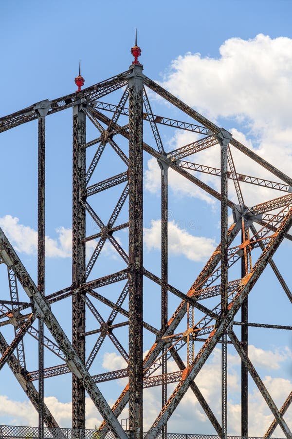 Puente voladizo imagen de archivo. Imagen de estructural - 22979587
