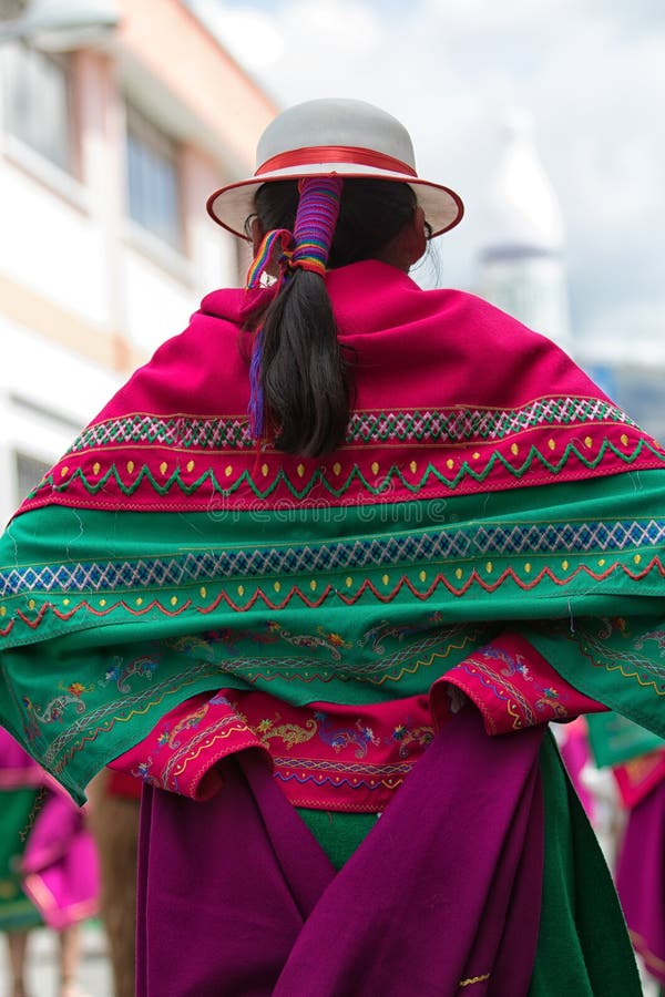 Detalles De La Ropa En Ecuador Foto editorial - Imagen de hembra ...