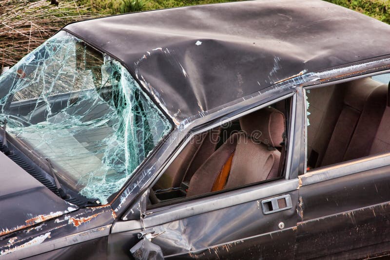 Detalles De Un Coche Estrellado Foto de archivo - Imagen de coche ...