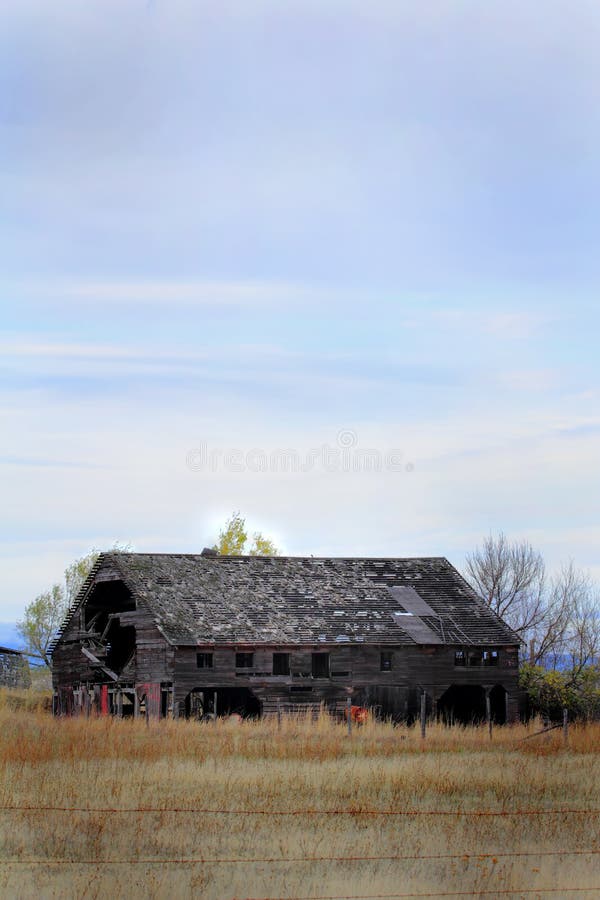 A Deteriorating Barn stock photo. Image of dwelling, depressed - 55357042